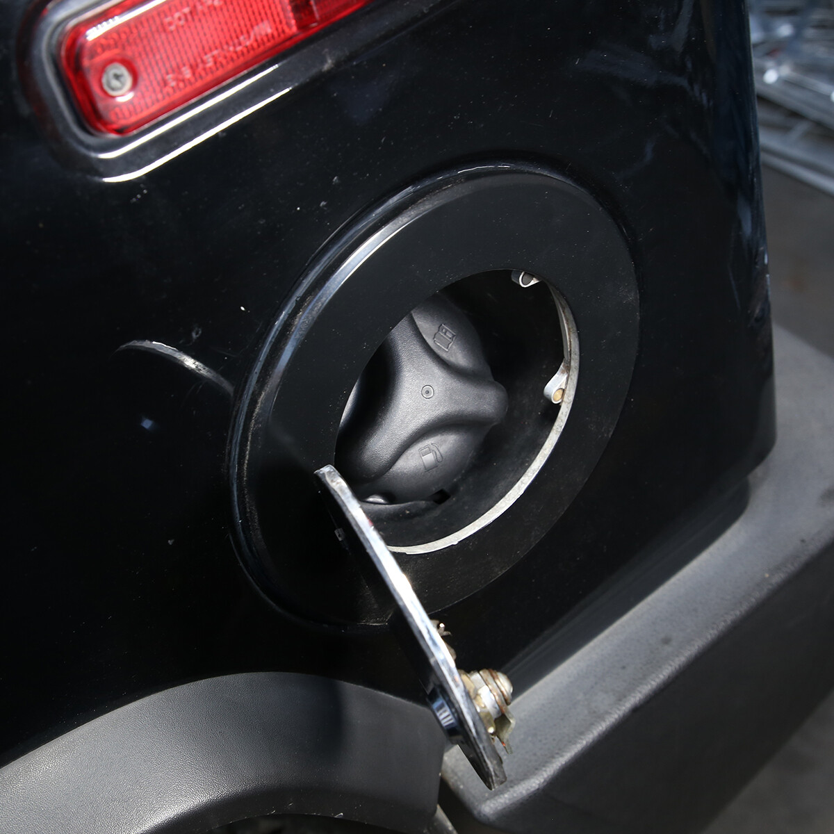 Black Fuel Tank Cap Cover Oil Filler Gas Cap Accessories For Hummer H2 ...
