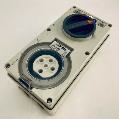 CLIPSAL 56CV520 Switched Socket Outlet, 500V, 20A, 5 Round PIN, IP66, 3 ...