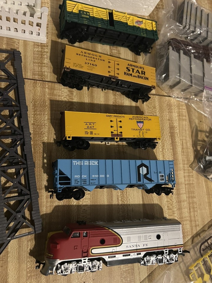 life like train tracks Parts Lot Pieces Ho Scale Train Engine Box Cars ...
