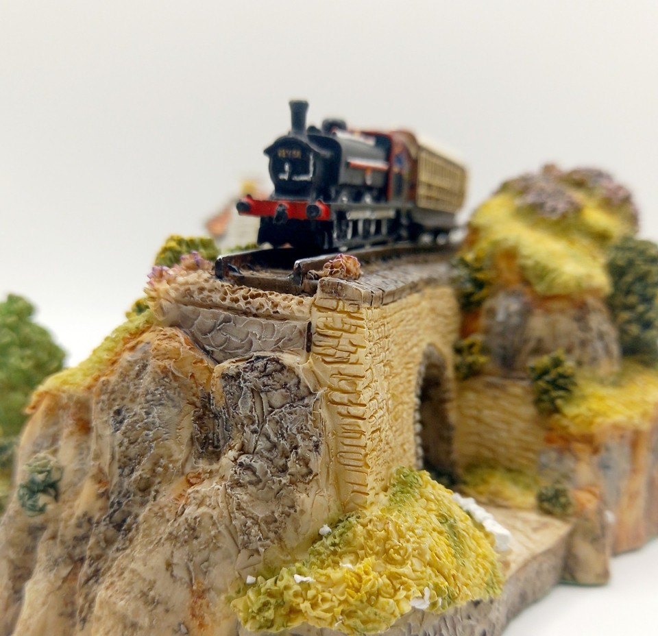 N Scale Gauge Countryside Diorama Steam Locomotive Model Railway Layout ...