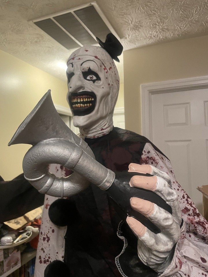 Party City Art The Clown with Saw 5.5’ retired Halloween Animatronic w ...