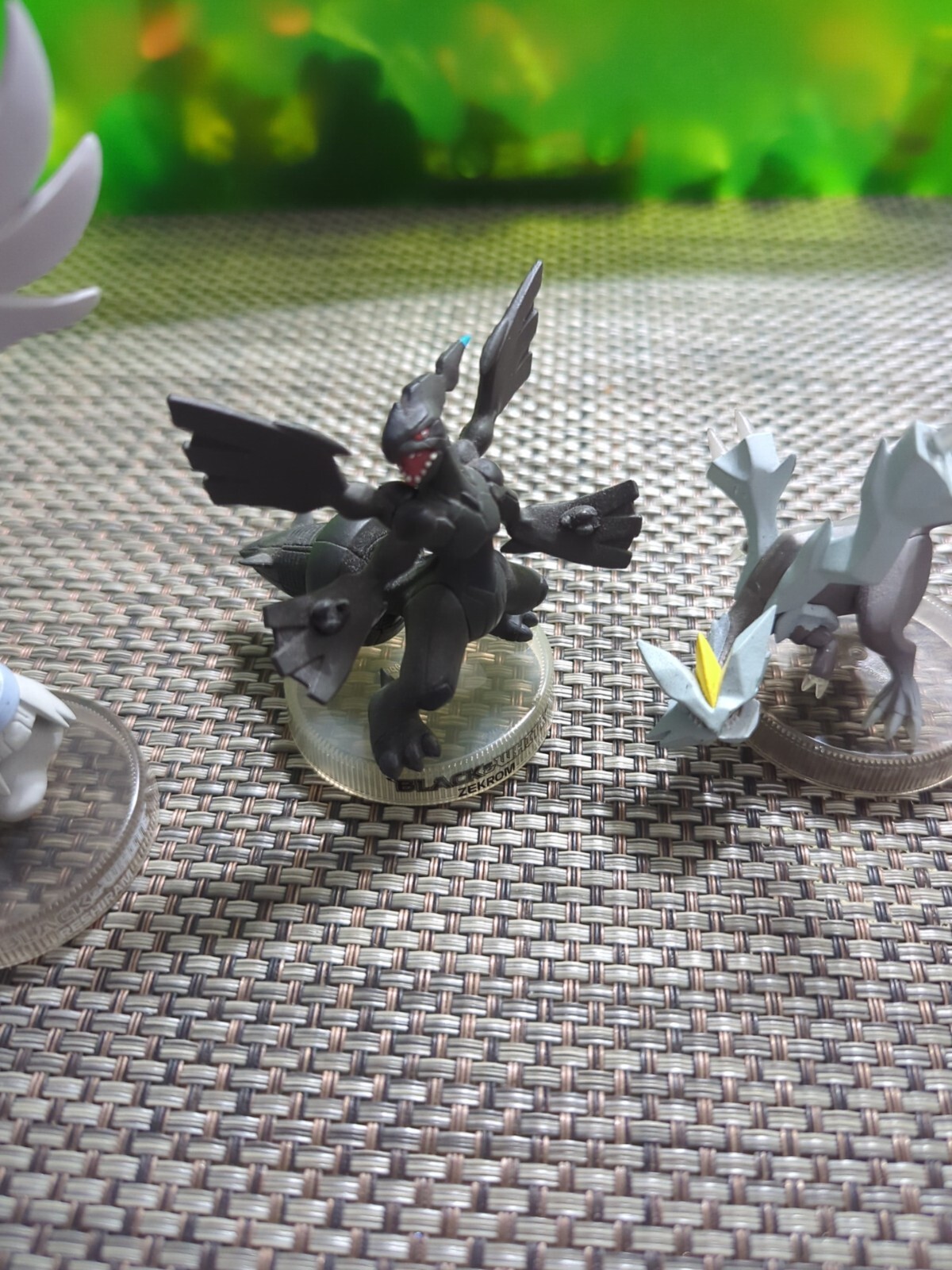 Pokemon White Kyurem Reshiram Zekrom Rare Figure Stand 2012