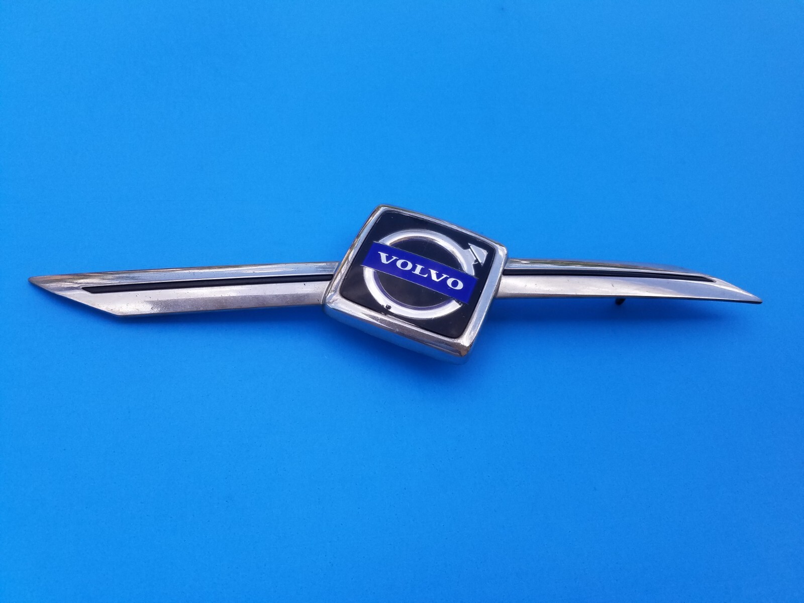 01 02 03 04 VOLVO V70 FRONT GRILLE CHROME EMBLEM LOGO BADGE SYMBOL OEM ...