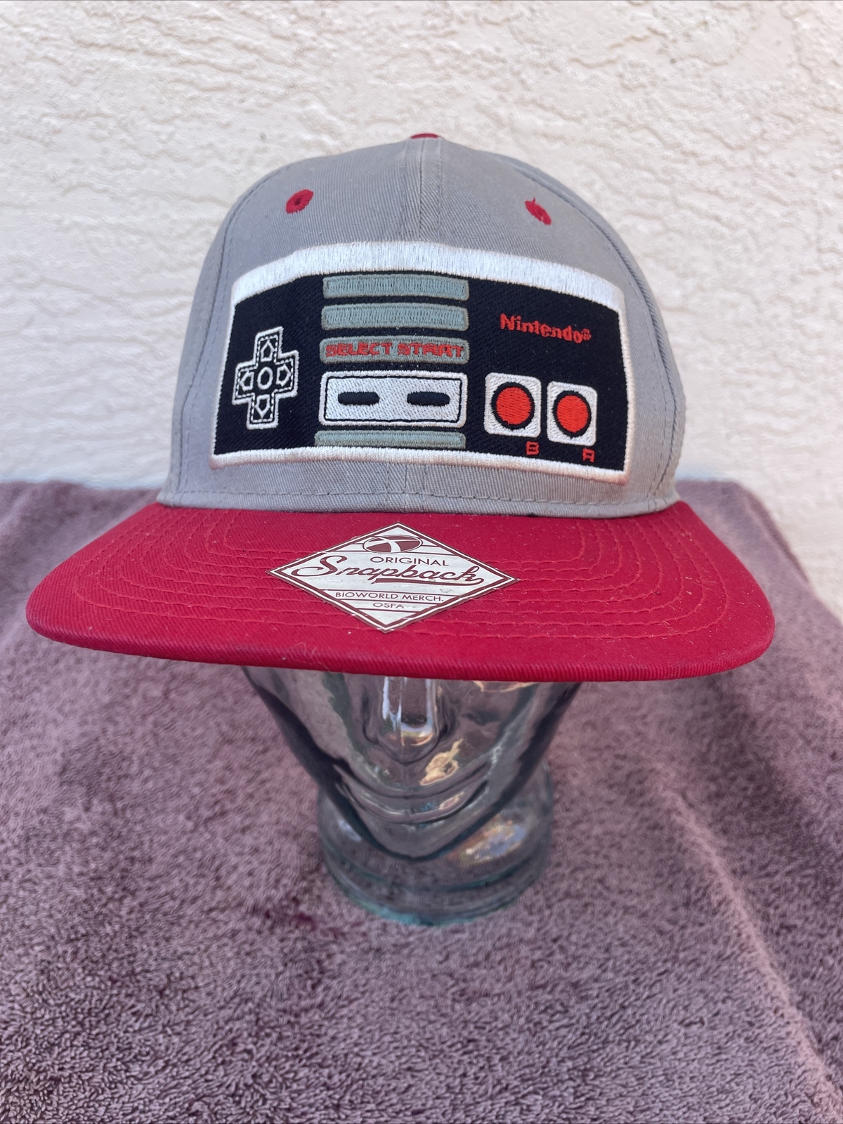 Bioworld Nintendo NES Game Controller Snapback Hat Ca… - Gem