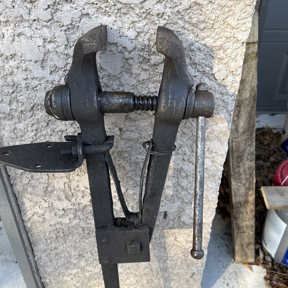 Vintage Blacksmith Leg Vise Post Vise Blacksmithing Tools | eBay