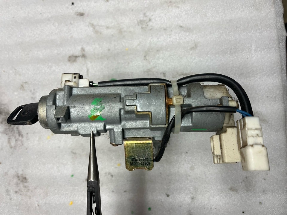 1996-2002 TOYOTA 4RUNNER IGNITION LOCK CYLINDER ASSEMBLY SWITCH 2 KEYS ...