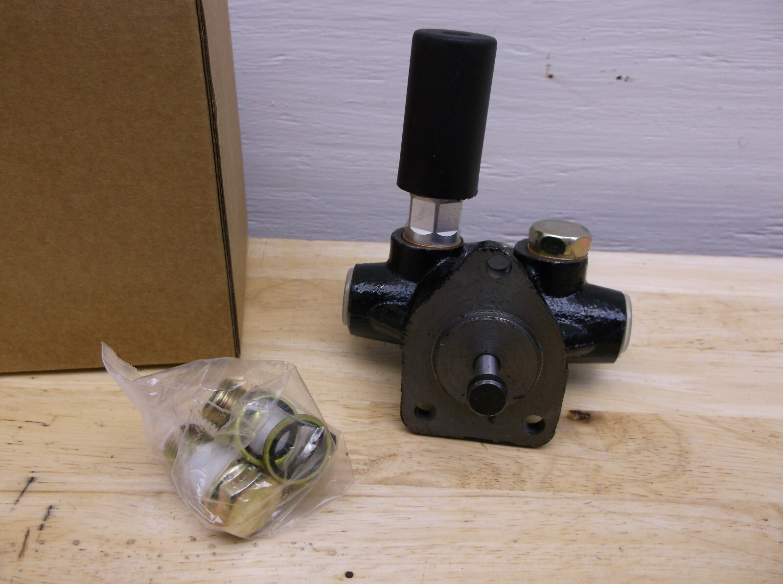 Genuine John Deere OEM Fuel Pump RE20042 for sale online | eBay