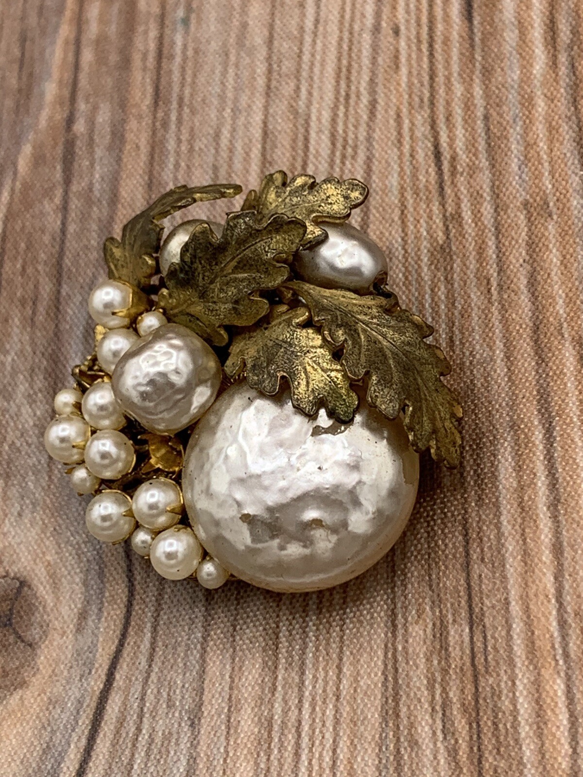 SIGNED GORGEOUS VINTAGE MIRIAM HASKELL PEARL GOLD TONE BROOCH PIN | eBay