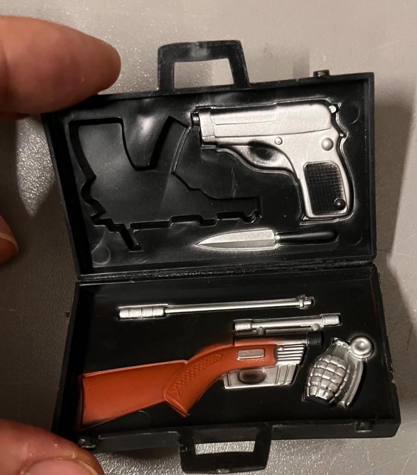 LOT-6 GILBERT 1965 JAMES BOND 007 Dragon Tank POOL TABLE M Desk ATTACHE ...