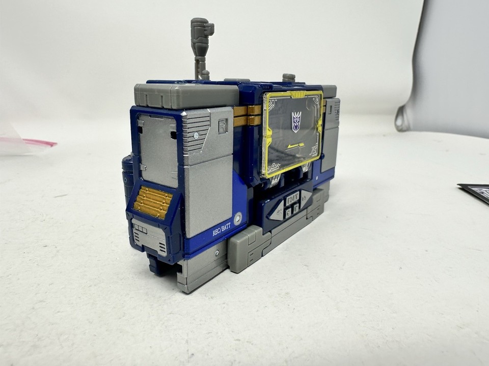 Hasbro Transformers Netflix War for Cybertron SOUNDWAVE WALKMAN NO ...