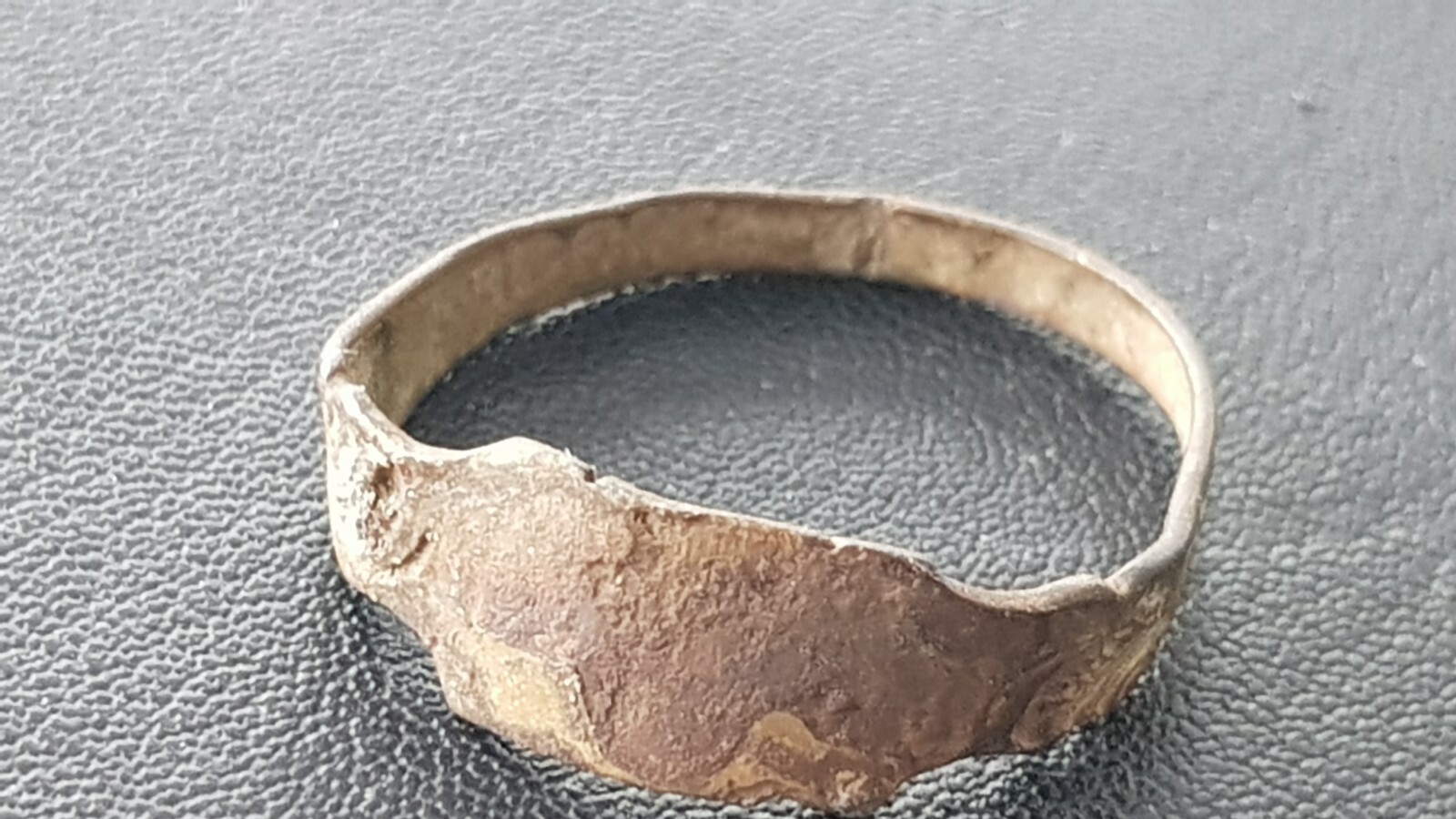 Stunning VR. Post Medieval bronze finger ring. A must read Description ...