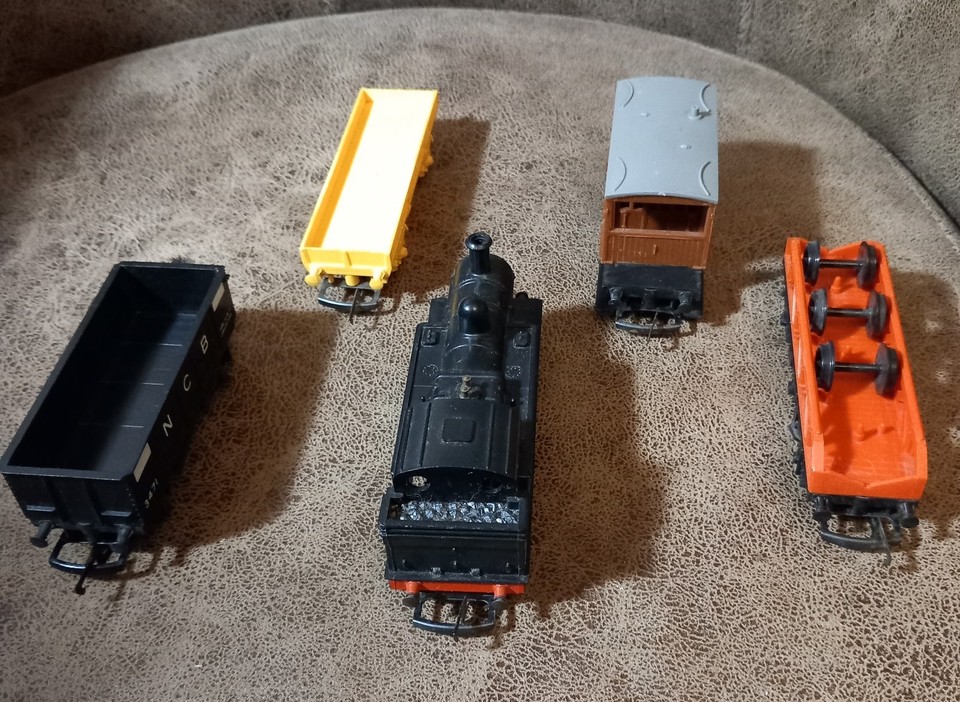 Tri-ang R52 Jinty Tank Locomotive 47606 mixed goods wagons OO Gauge ...