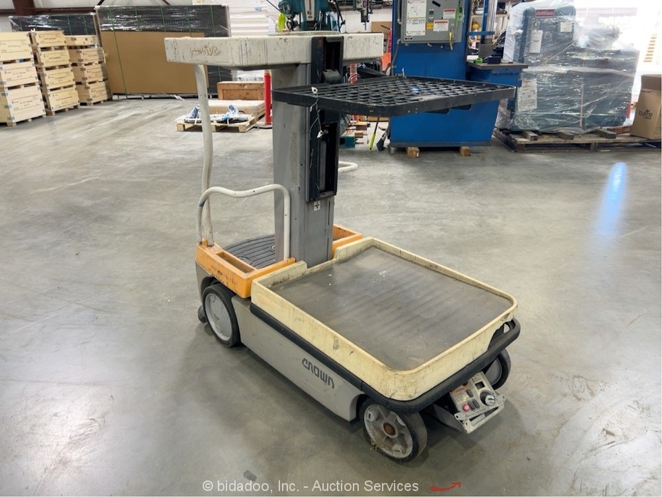 Crown WAV50-118 118" Electric Vertical Mast Personnel Lift 24 Volt ...