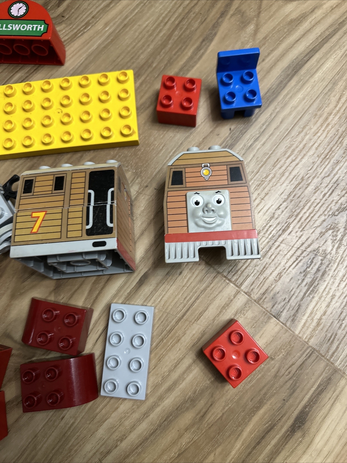 LEGO DUPLO Set 5555 Toby at Wellsworth Station Thomas & Friends Train ...