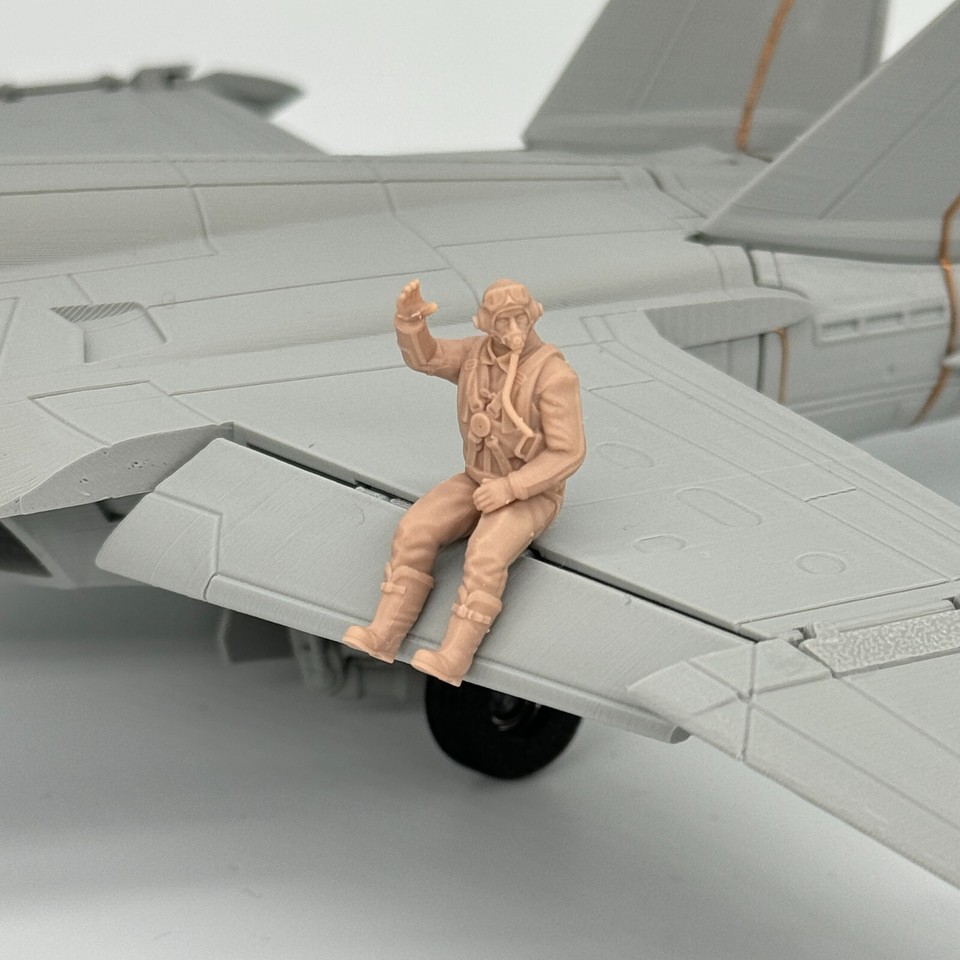 1/48 1/72 Scale Resin Model WW2 UK Spitfire pilot tabletop Unpainted ...