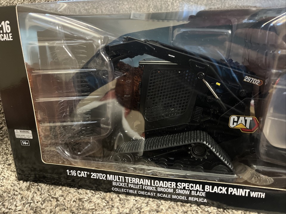 1:16 Diecast Masters CAT 272D2 Multi Terrain Loader W/Forks Broom Snow ...