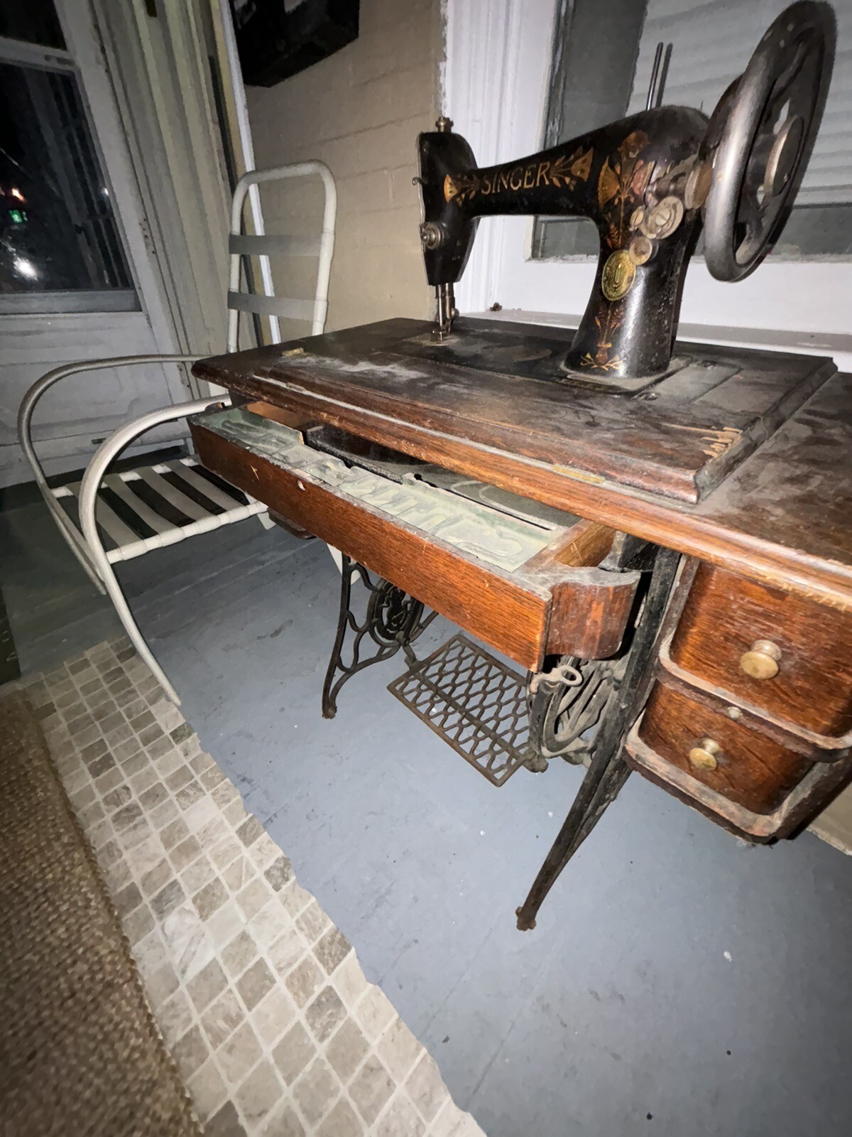 Antique Singer sewing machine and desk. G series serial number. | eBay