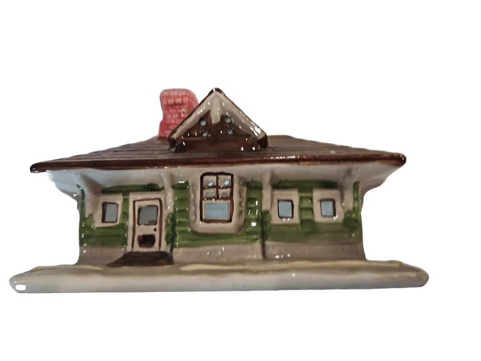 Vintage Byron Mold Ceramic Lighted Christmas Village 1980 Train Station ...