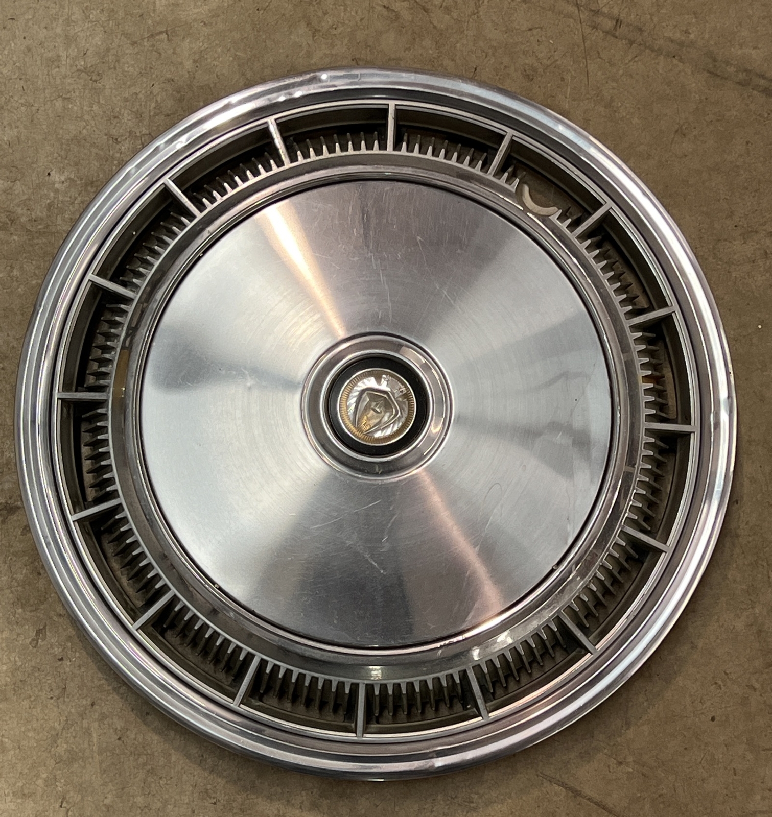 1977-1979 Plymouth Lebaron Dodge Diplomat Hubcap TR159 | eBay