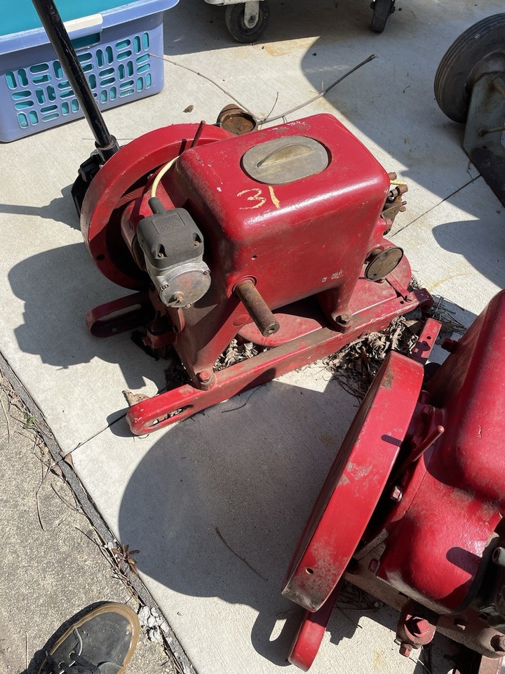 2 IHC International LA LB 1 1/2 - 2 1/2 HP Hit Miss Gas Engines Will ...