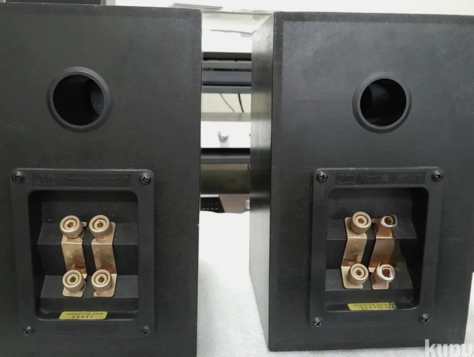 Monitor Audio Monitor One Gold High End Bookshelf Speakers Gold Dome ...