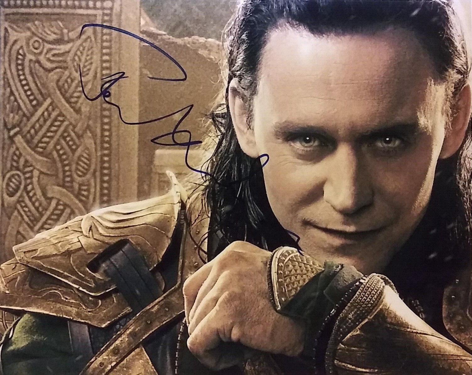 Tom Hiddleston - Loki - signed 8 x 10 | eBay