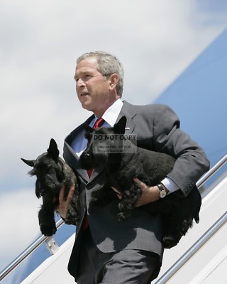 PRESIDENT GEORGE W. BUSH WITH "BARNEY" AND "MRS. BEASLEY" - 8X10 PHOTO ...