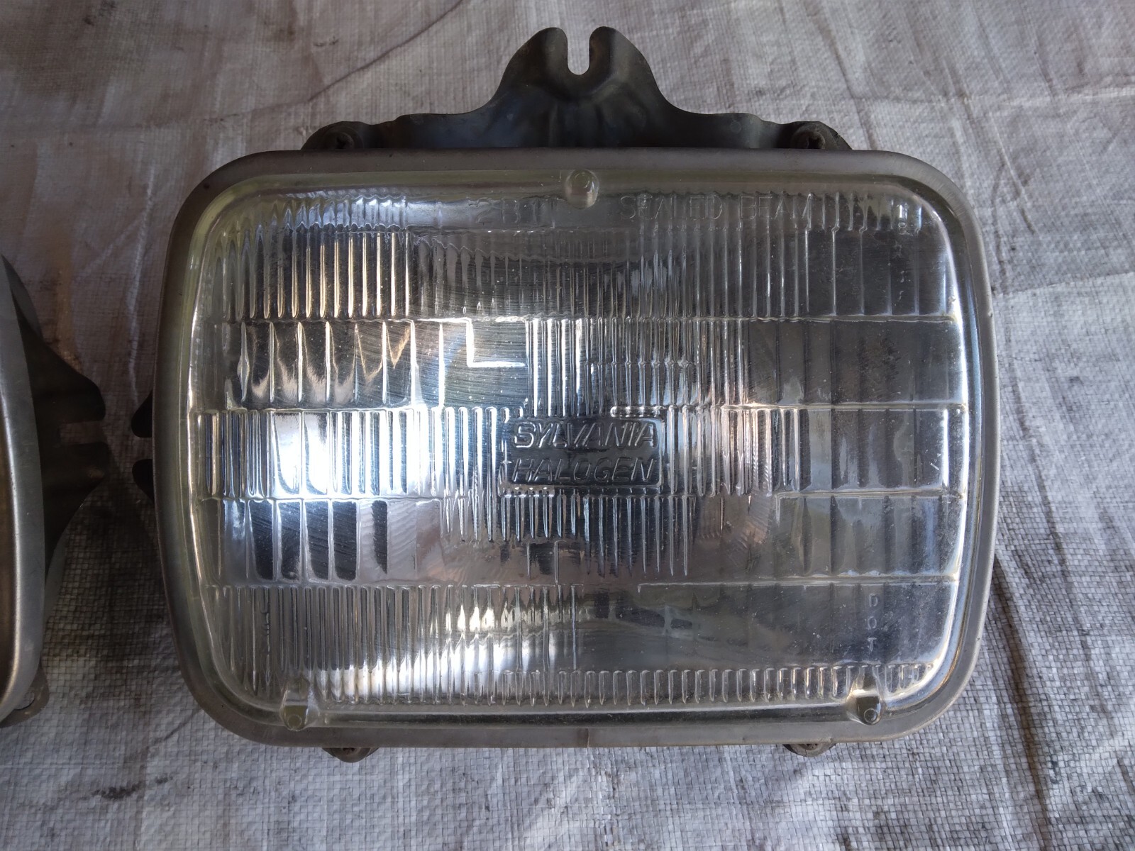89-95 Toyota Pickup Headlamp Sealed Beam Halogen Sylvania 2B1 LH & RH ...