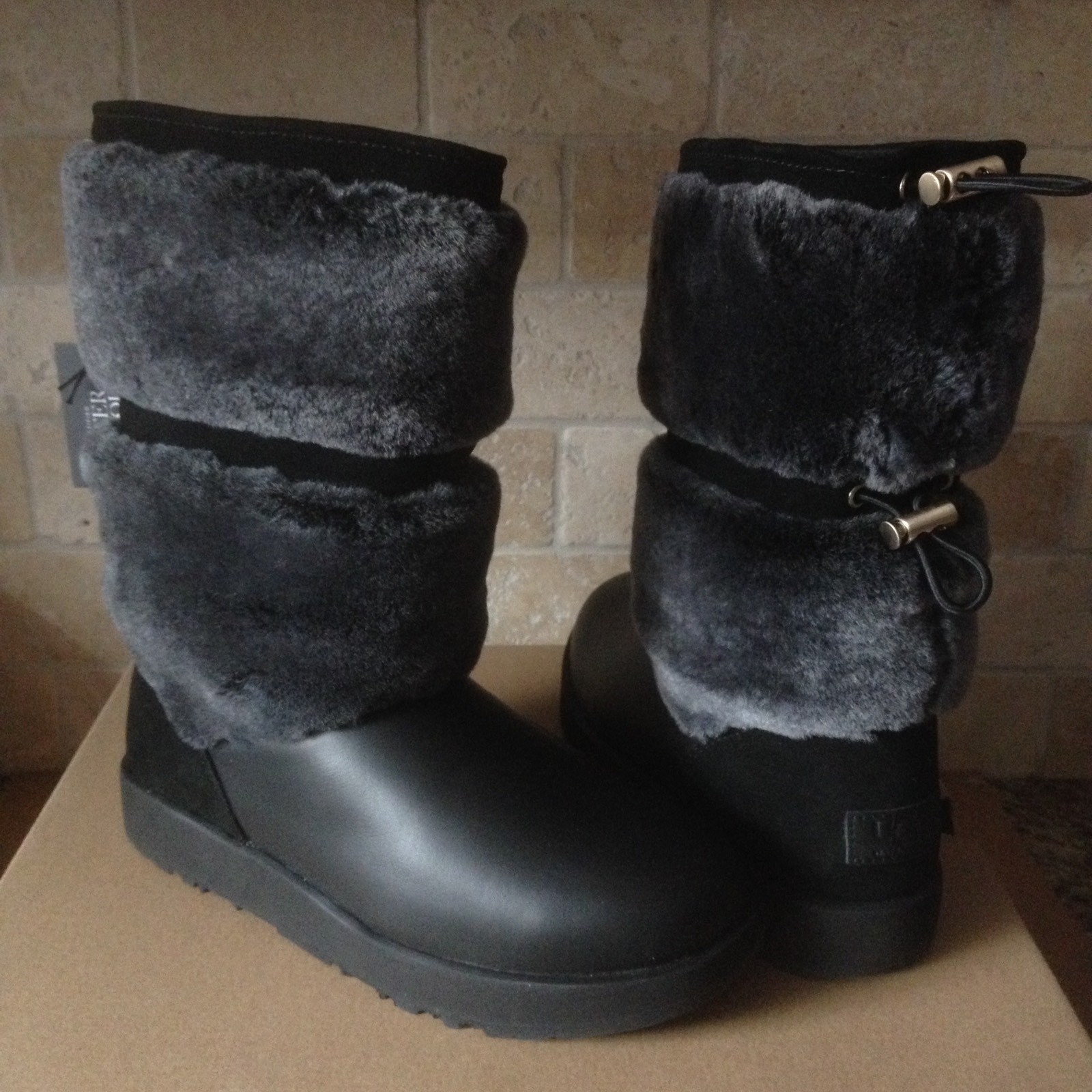 UGG REYKIR WATERPROOF BLACK LEATHER FUR SHORT WINTER BOOTS SIZE US 7 ...