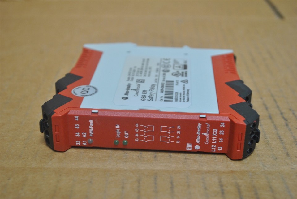 Allen Bradley Guardmaster GSR EM Safety Relay Cat No. 440R-EM4R2 Ser A ...