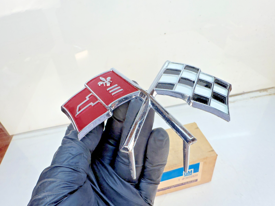 NOS 1965 1966 C2 Corvette Cross Flag Front End Panel Emblem GM 3872929 ...