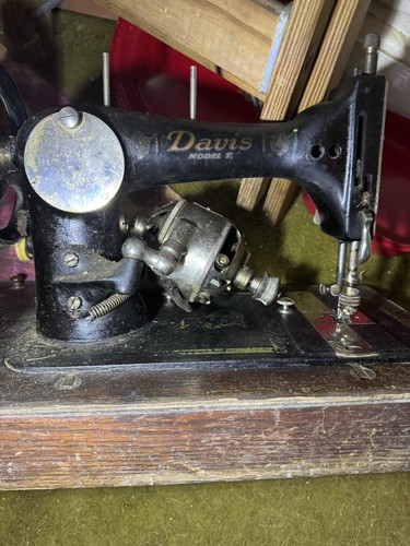 DAVIS MODEL T SEWING MACHINE | eBay