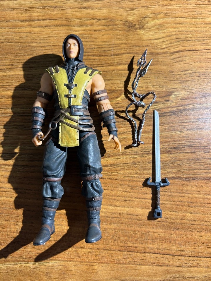 Box of 8 random action figures (marvel legends, figma, shfiguarts, Levi ...