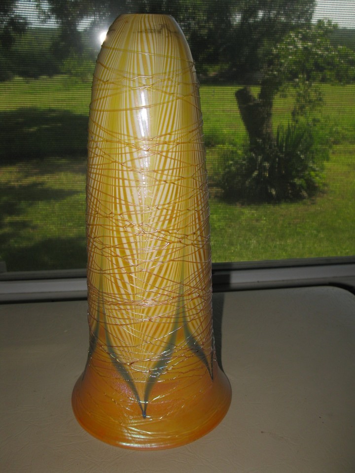 Durand pulled feather lamp shade threaded art glass large gold deco ...
