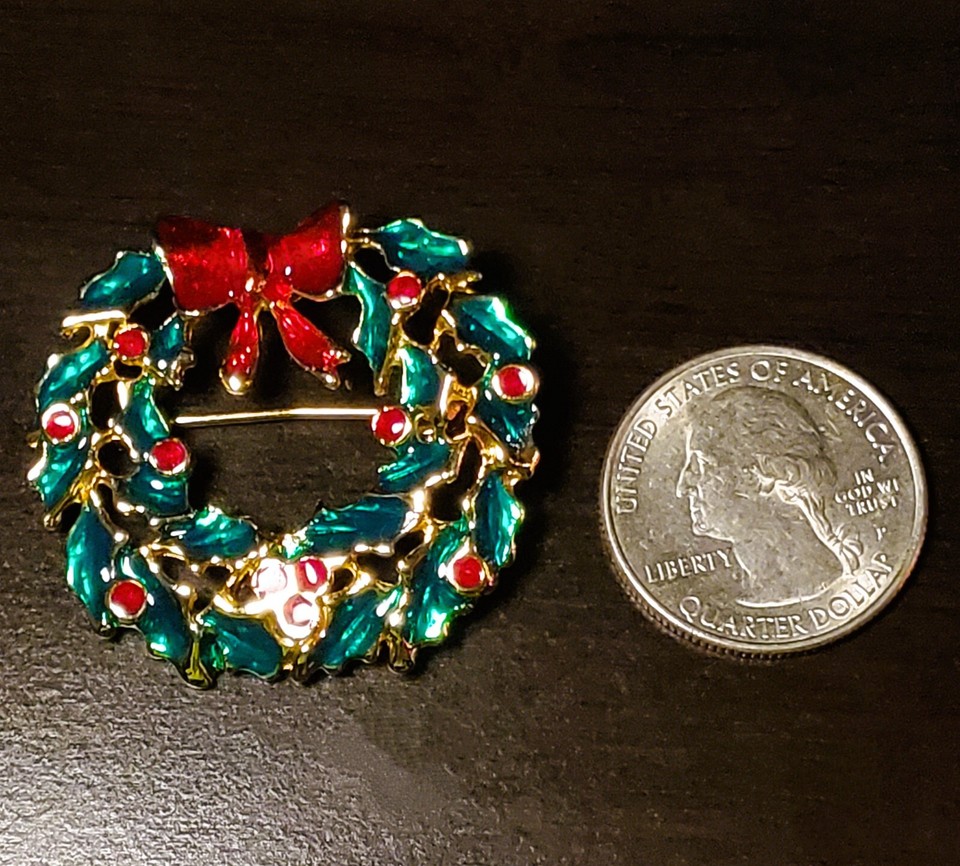 Christmas Wreath Pin Brooch Red Green Enamel Goldtone Holly Berries ...
