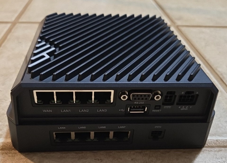 Ericsson Cradlepoint WiFi 6 and SIM Cell Router, R1900 + RX30 + MC400 ...