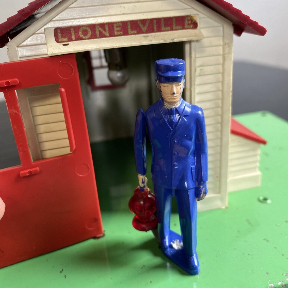 Lionel No. 45N Automatic Gateman for PARTS or RESTORE Railroad Station ...