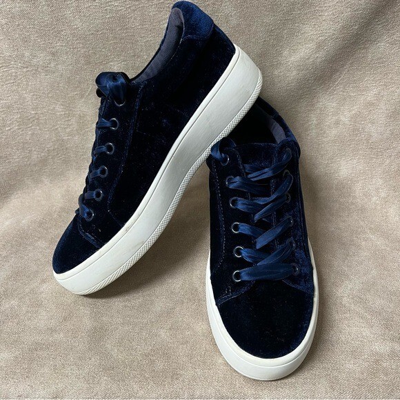 Steve Madden Blue Velvet Satin Snickers Sz 6 - Gem