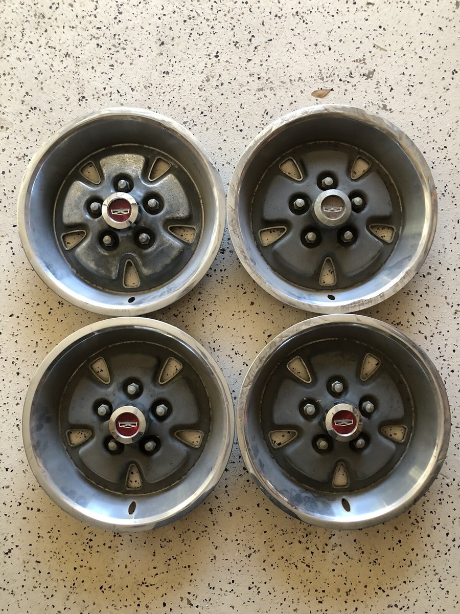 1970 Mustang Fastback Hubcaps No Reserve: 1970 Ford Mustang Coupe