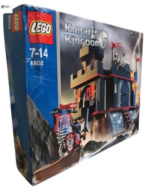 LEGO Knights' Kingdom Dark Fortress Landing 8802 In 2005 New Retired | eBay