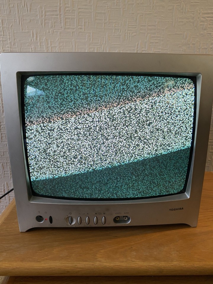 Toshiba Colour TV Model 21N21B2 CRT TV Retro Gaming 90s COLLECTION ONLY ...