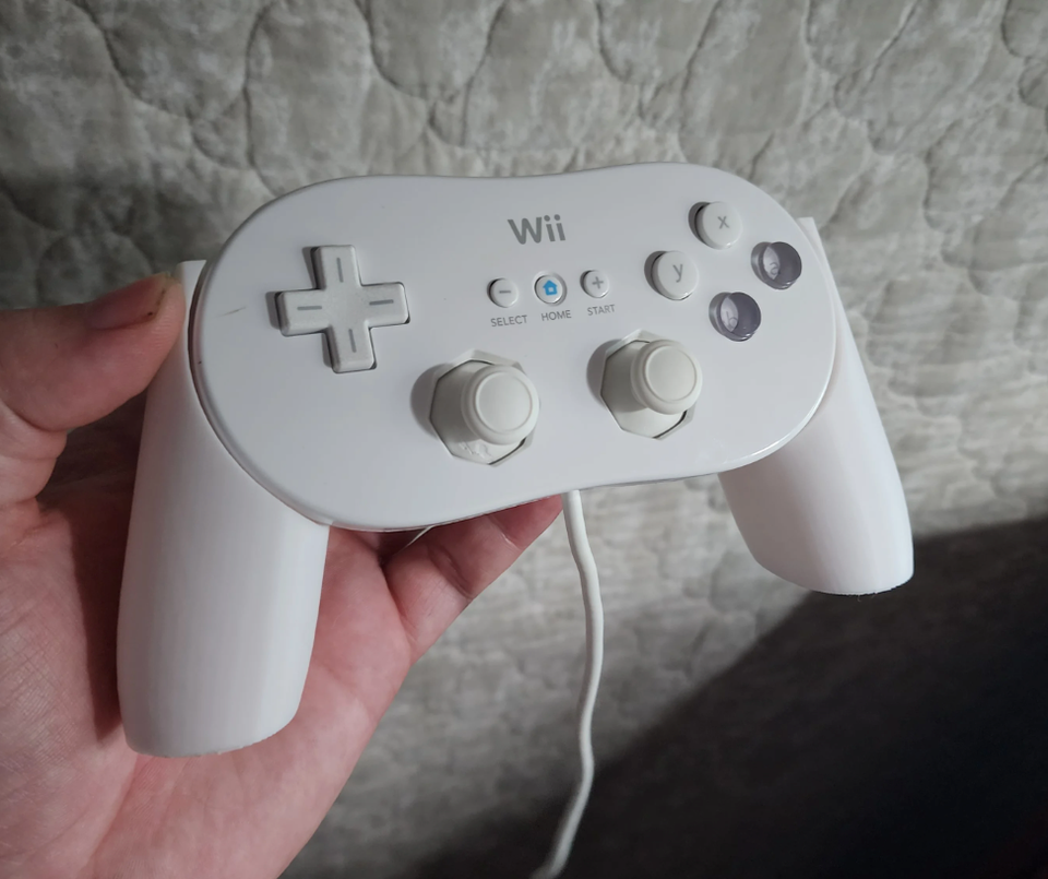 Nintendo Wii Classic Comfort Grip With Wiimote Clip | eBay