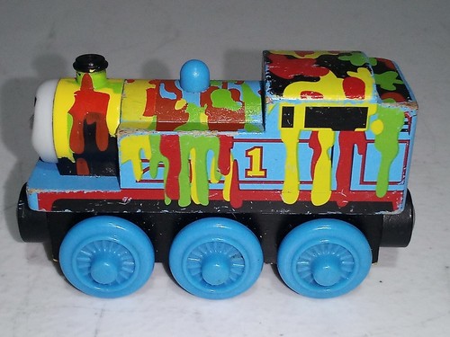 THOMAS & FRIENDS WOODEN RAILWAY PAINT SPLATTERED THOMAS 2012~Y4102 GUC ...