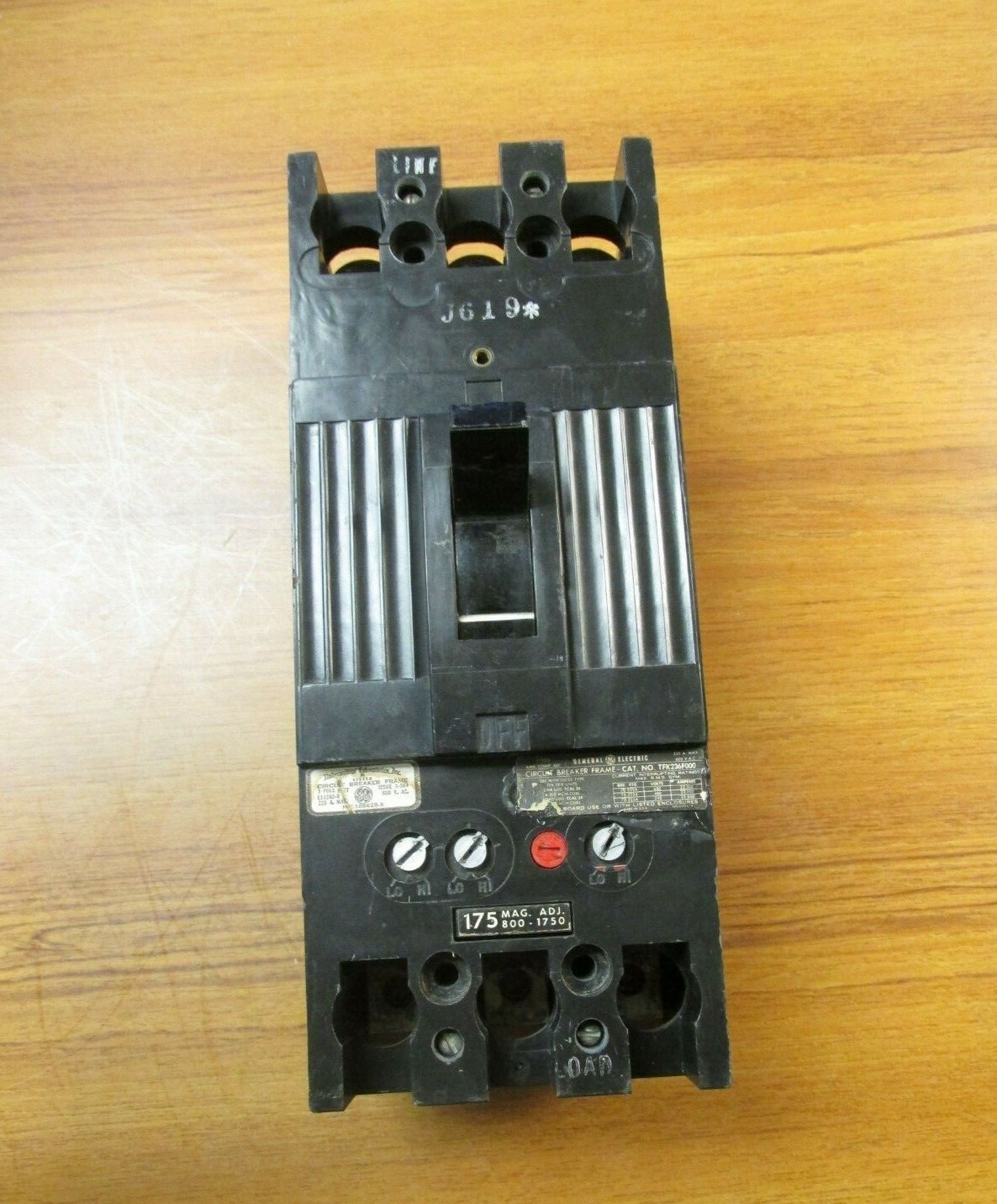 GE CIRCUIT BREAKER 3 POLE, 225 AMP, 175A TRIP, CAT# TFK236F000 ... VA ...