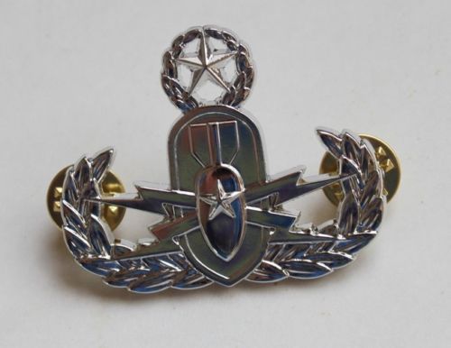 US ARMY EXPLOSIVE ORDNANCE DISPOSAL MASTER BADGE EOD PIN BADGE INSIGNIA ...
