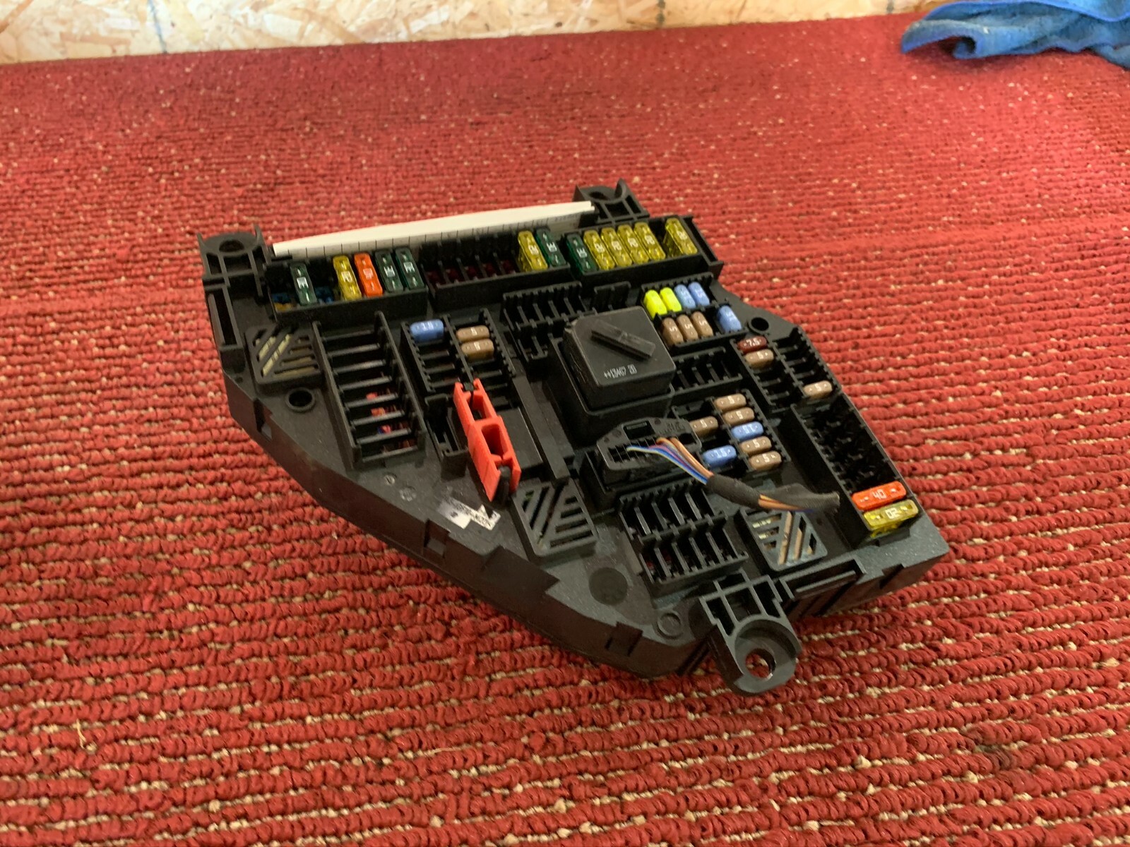 BMW 2011-2017 F25 X3 REAR IN TRUNK FUSE JUNCTION RELAY DISTRIBUTION BOX ...