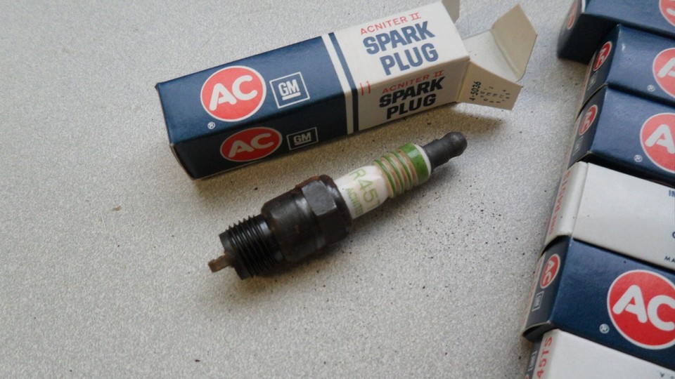 GM Tune Up Kit 60's 70's Chevy V8 AC Delco R45TS Spark Plug 1154009 ...