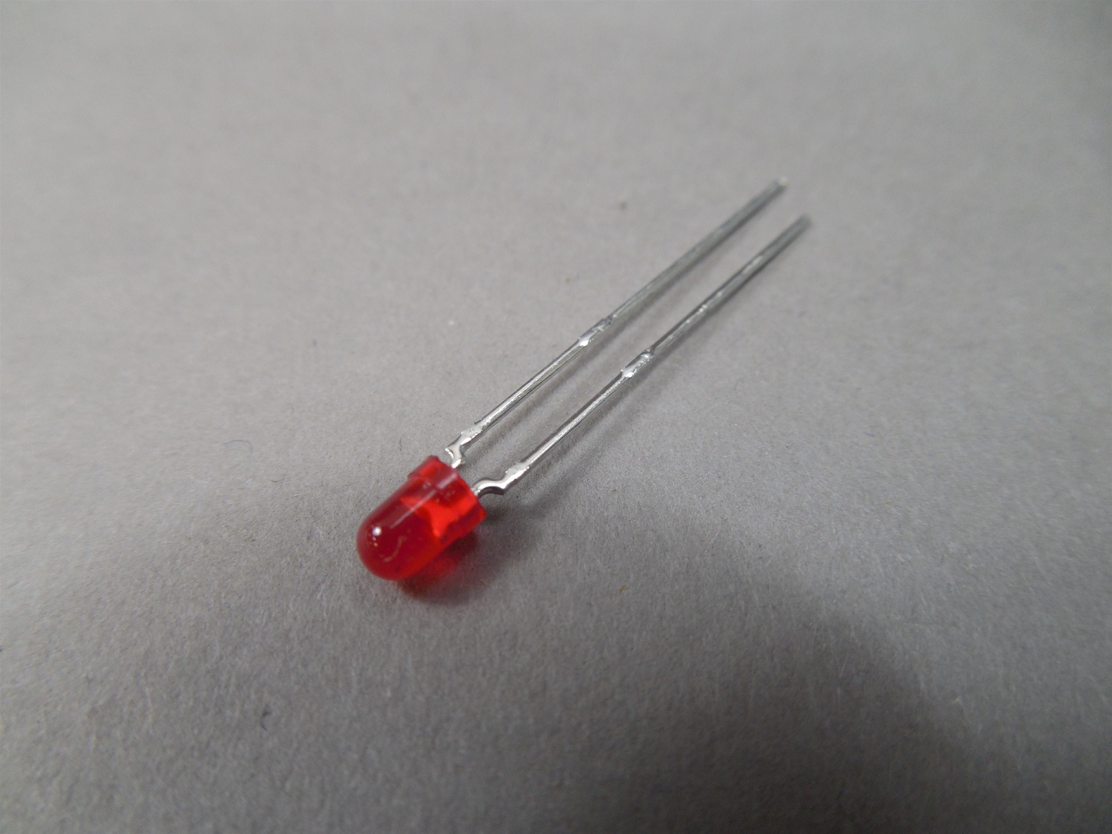 Vishay TLLR4401 Low Current LED 3mm Red Tinted Diffused Lot-of-7000 NEW ...