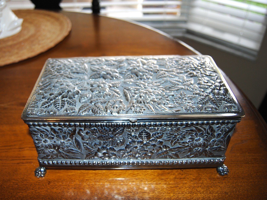 C.1880/1890 WILCOX SILVER PLATE REPOUSSE JEWELRY BOX QUADRUPLE plate ...