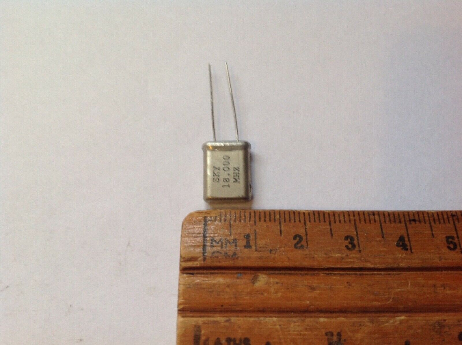 18.000 MHz Crystal Oscillator Vintage Small Size Quartz Xtal Oscillator ...